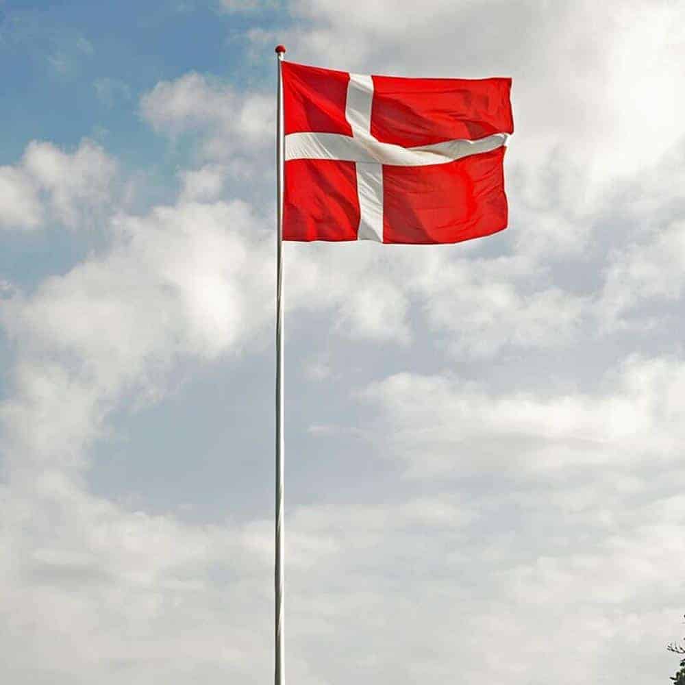 Flagstang 10 m hvidmalet træ - Staby Fliser og Hegn